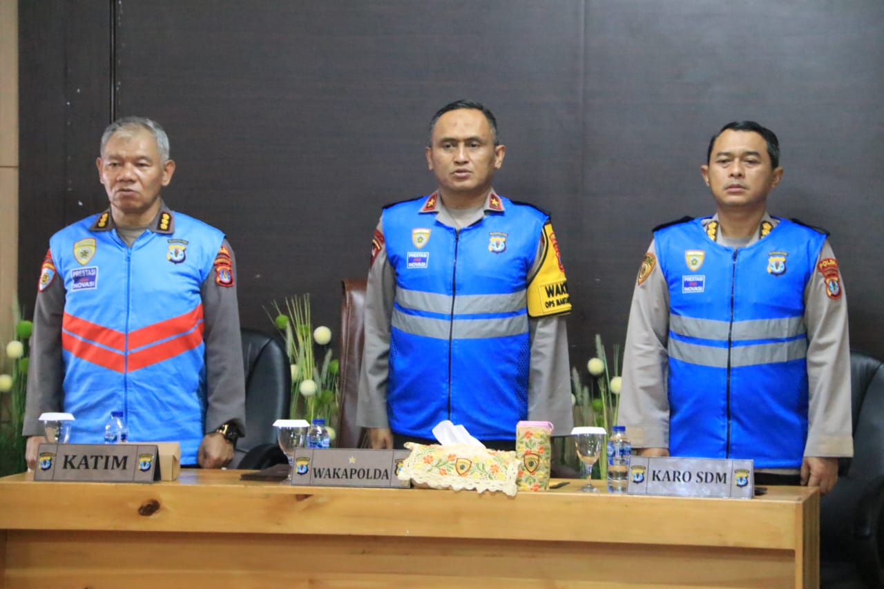 Wakapolda Kaltara Pimpin Kegiatan Pakta Integritas dan Pengambilan Sumpah Dalam Rangka ...